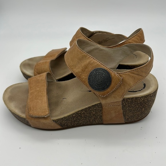 Abeo | Shoes | Abeo Una Stone Colored Wedge Sandals Neutral Footbed 9 ...